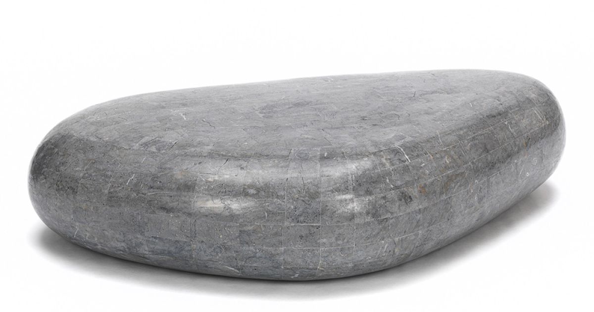 Mesa de centro em formato de pedra fóssil branca ou cinza