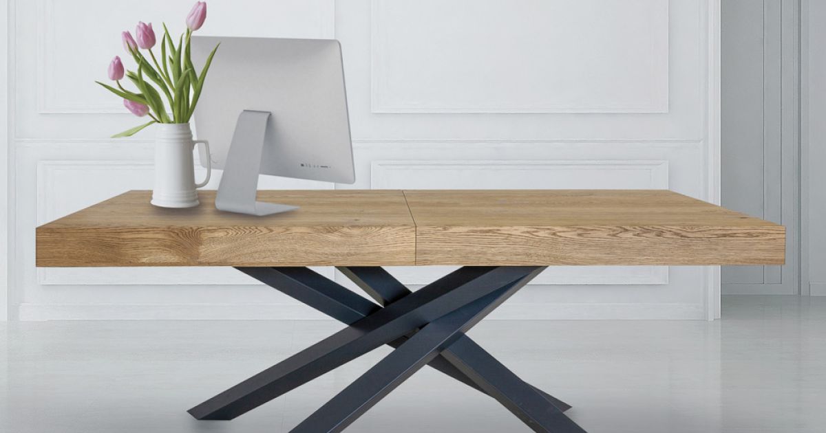 Mesa interna em madeira maciça e metal fabricada na Itália